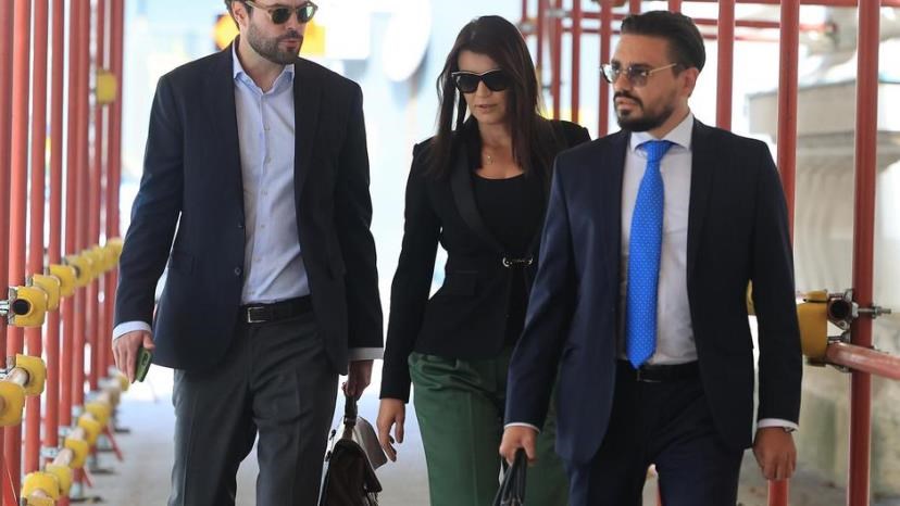 Ivana Knoll zavodljivo pozirala u moru pa otkrila gdje putuje... | 24sata